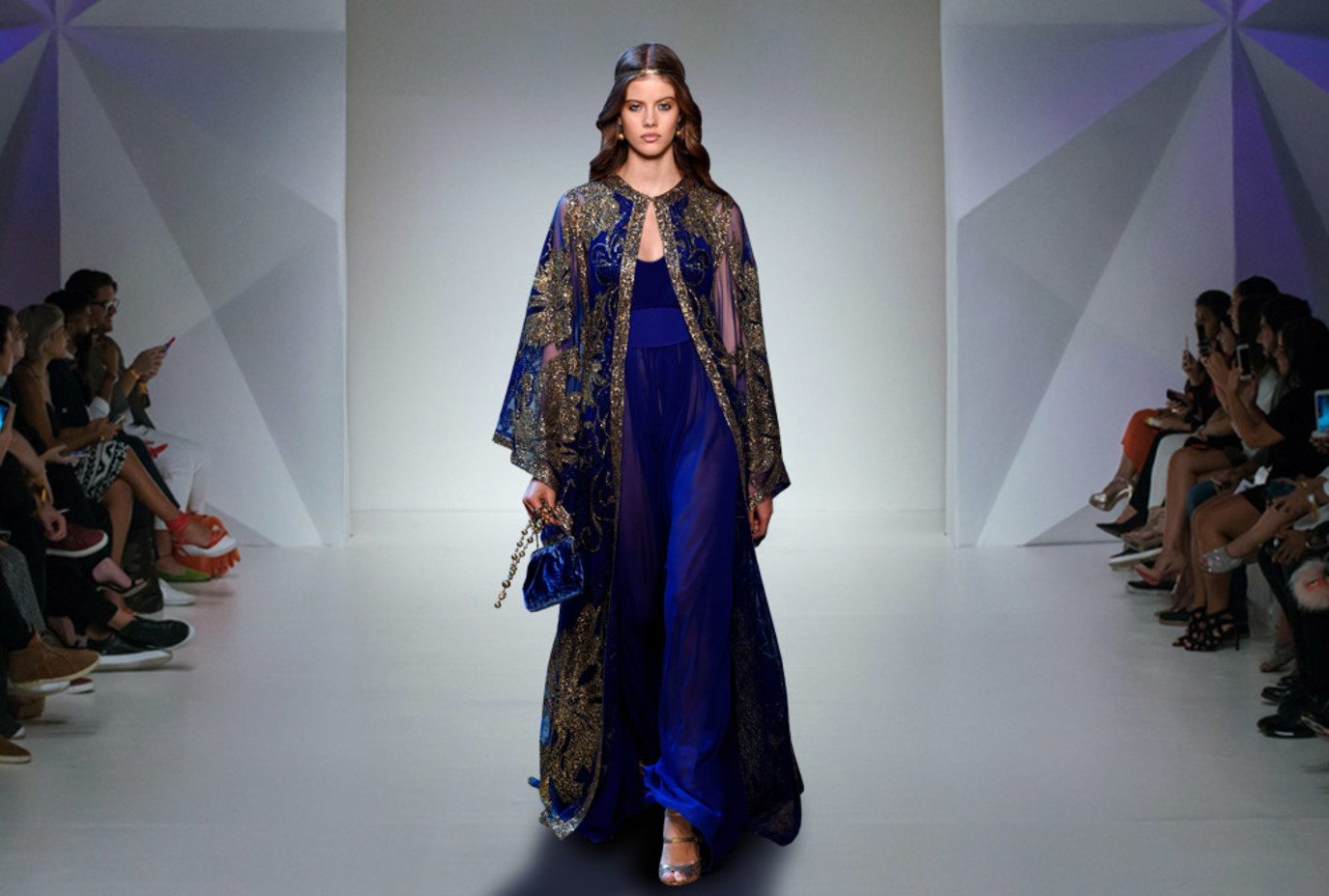 موديلات عبايات بلمسات عالمية | مجلة سيدتي