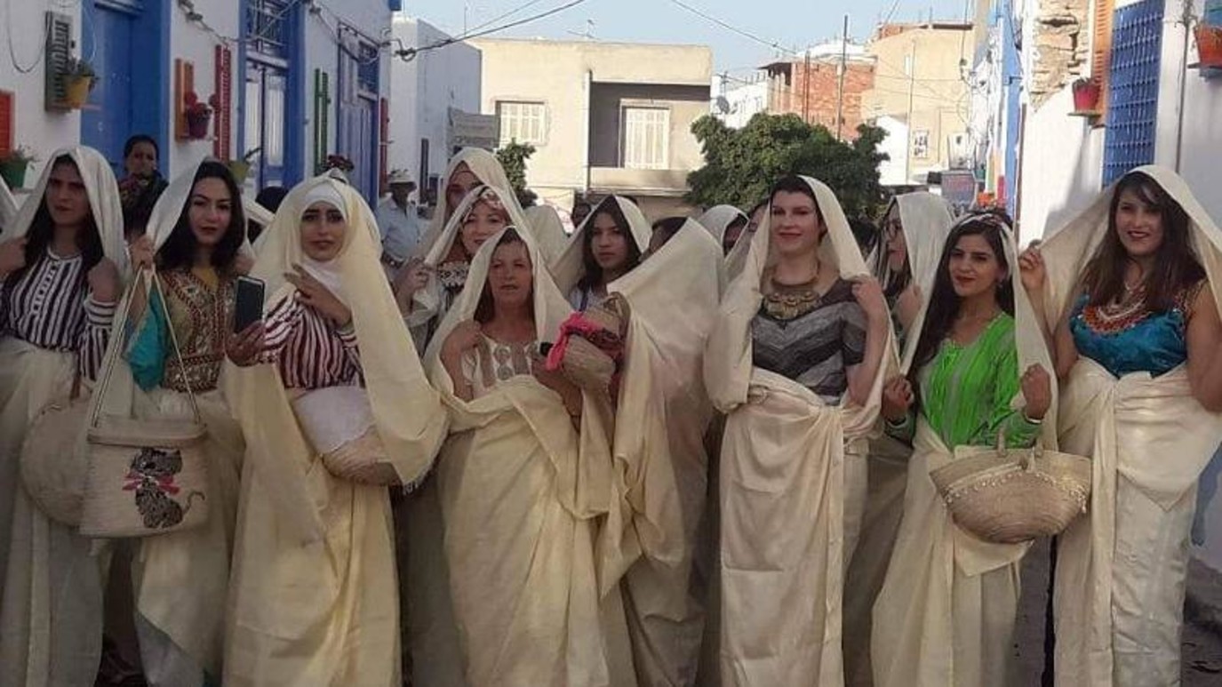 نساء مدينة "المحرس" يحتفلن بلباس الأمهات والجدات | مجلة سيدتي