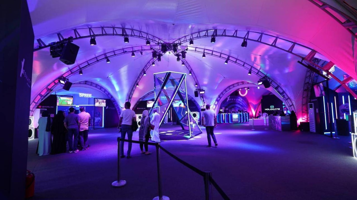 ألعاب الـ VR تنقل الشباب لعالم الواقع الافتراضي من داخل موسم جدة | مجلة ...