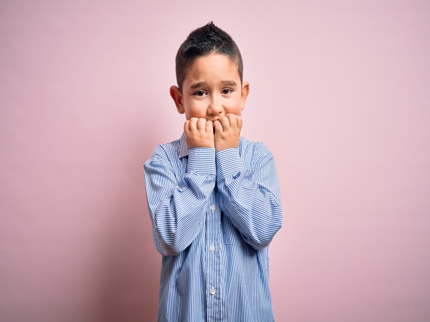 كيف أجعل طفلي يتخلص من الخوف؟ | مجلة سيدتي