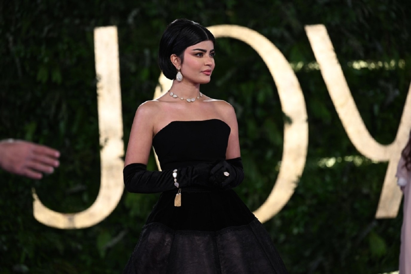 مجوهرات فخمة سحرتنا بها النجمات العربيات في حفل Joy Awards | مجلة سيدتي