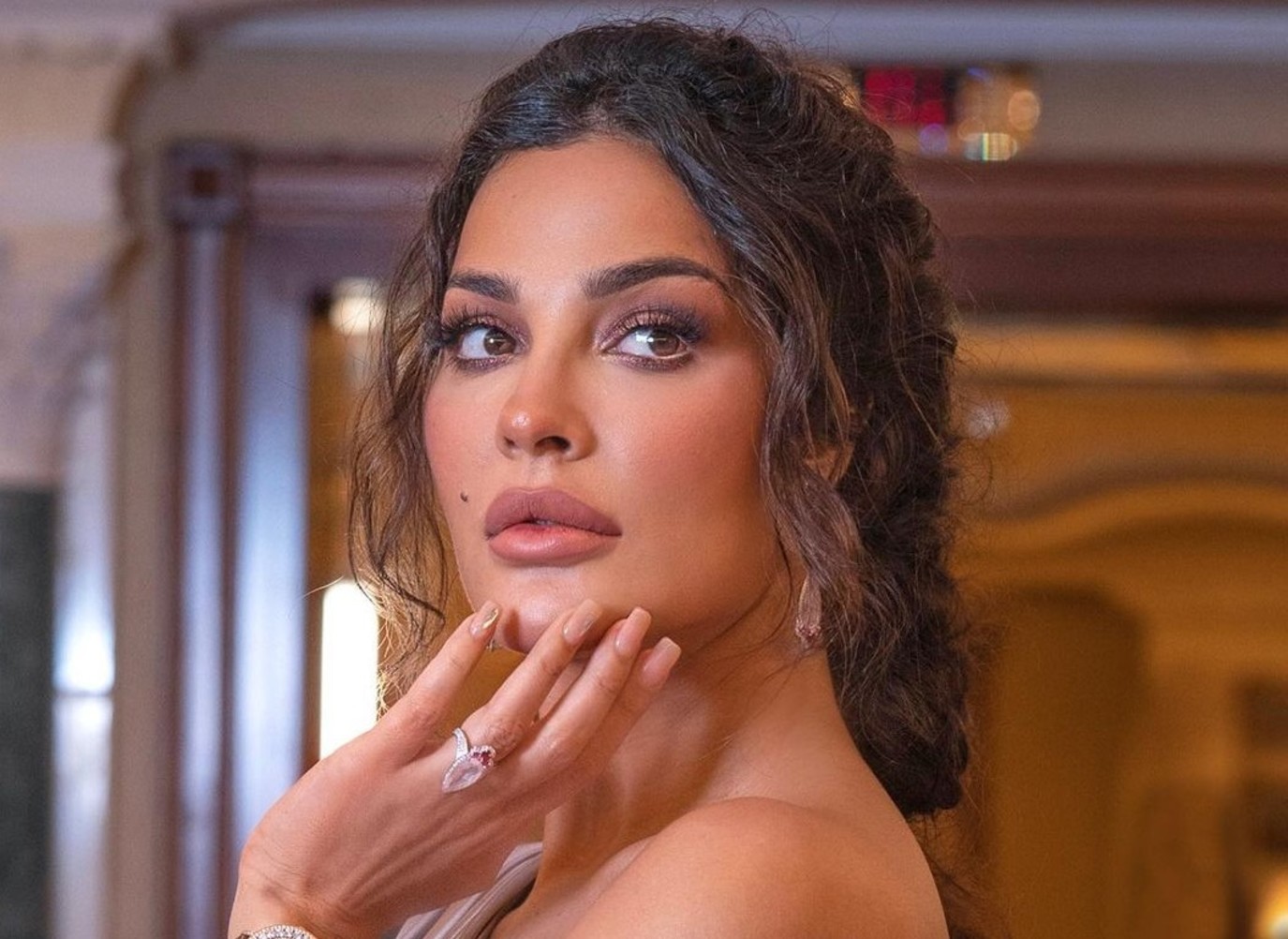 هكذا احتفلت نادين نجيم مع خطيبها بيوم الحب | مجلة سيدتي