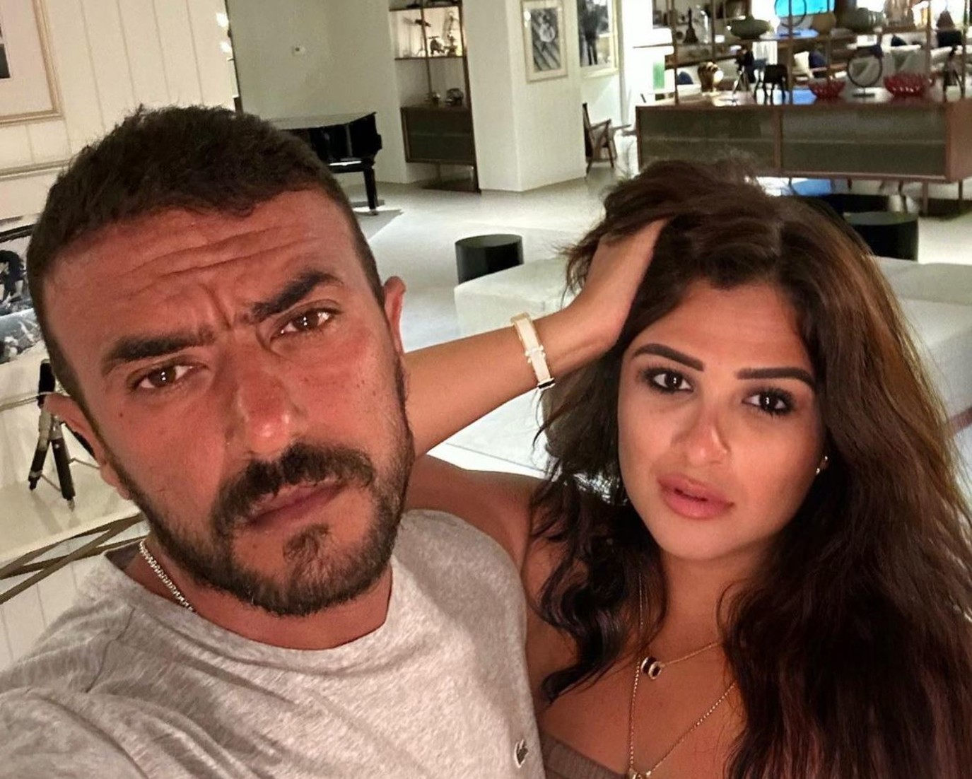 ياسمين عبد العزيز بأحدث صورة مع العوضي: بيضحك أهو | مجلة سيدتي