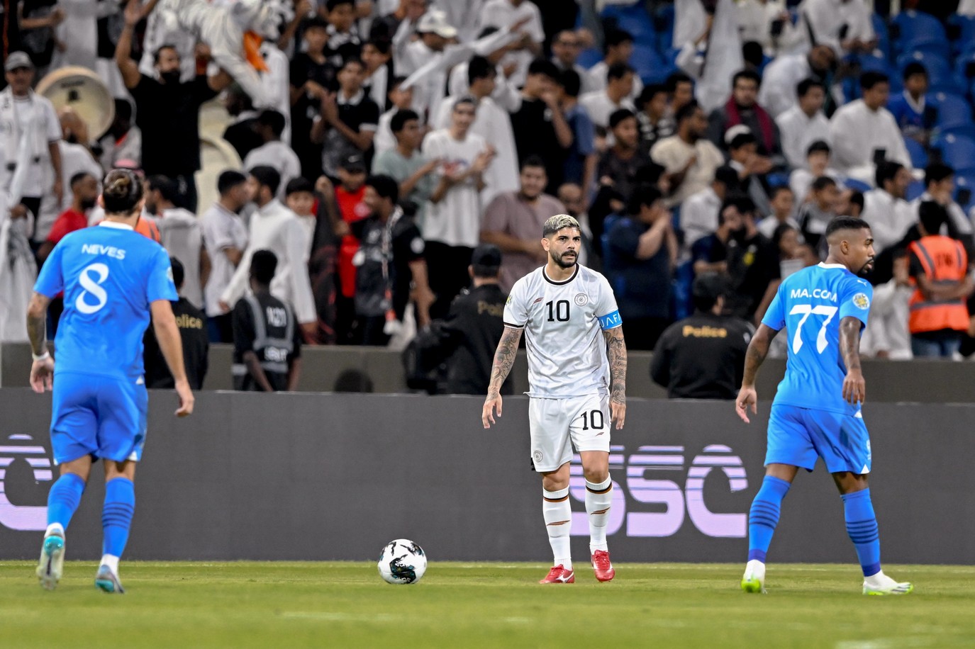 الهلال بـ 10 لاعبين يفوز بثلاثية قوية على فريق الشباب ويتأهل إلى نهائي ...