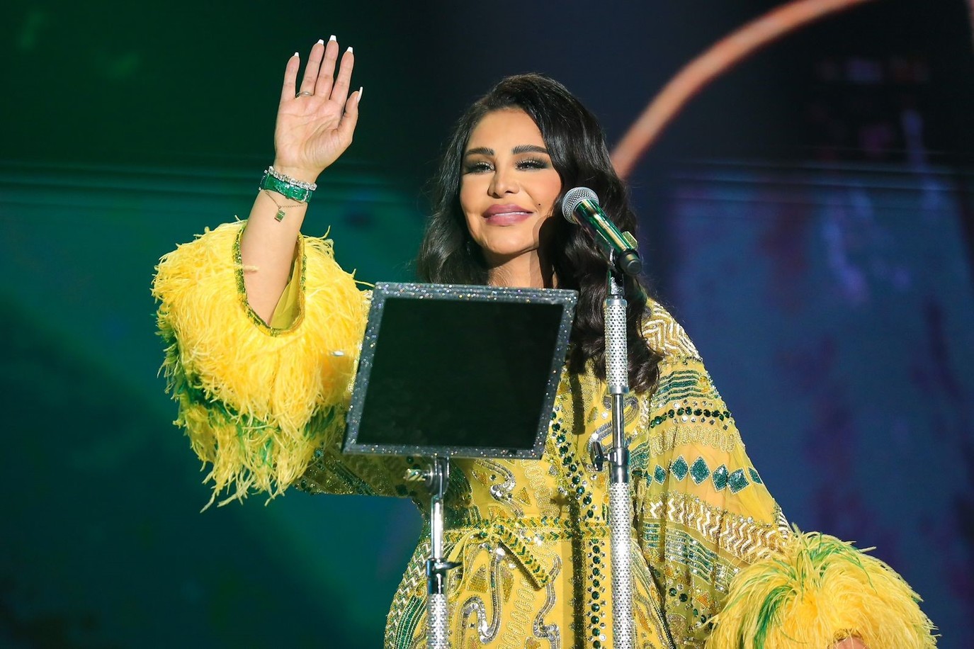 بالصور.. أحلام من على مسرح جدة: أعشقك يالسعودية وأموت فيك | مجلة سيدتي