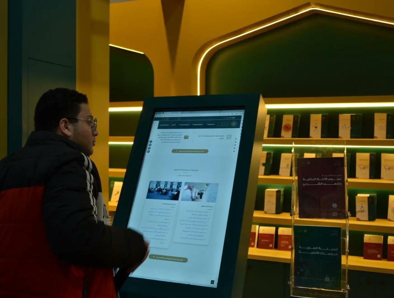 جامعة نايف العربية للعلوم الأمنية تشارك ببصمة مميزة في معرض القاهرة ...