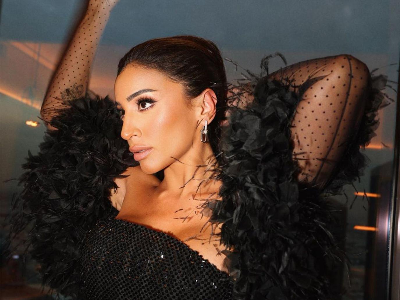 في يوم ميلادها: أجمل الفساتين بأسلوب دينا الشربيني | مجلة سيدتي