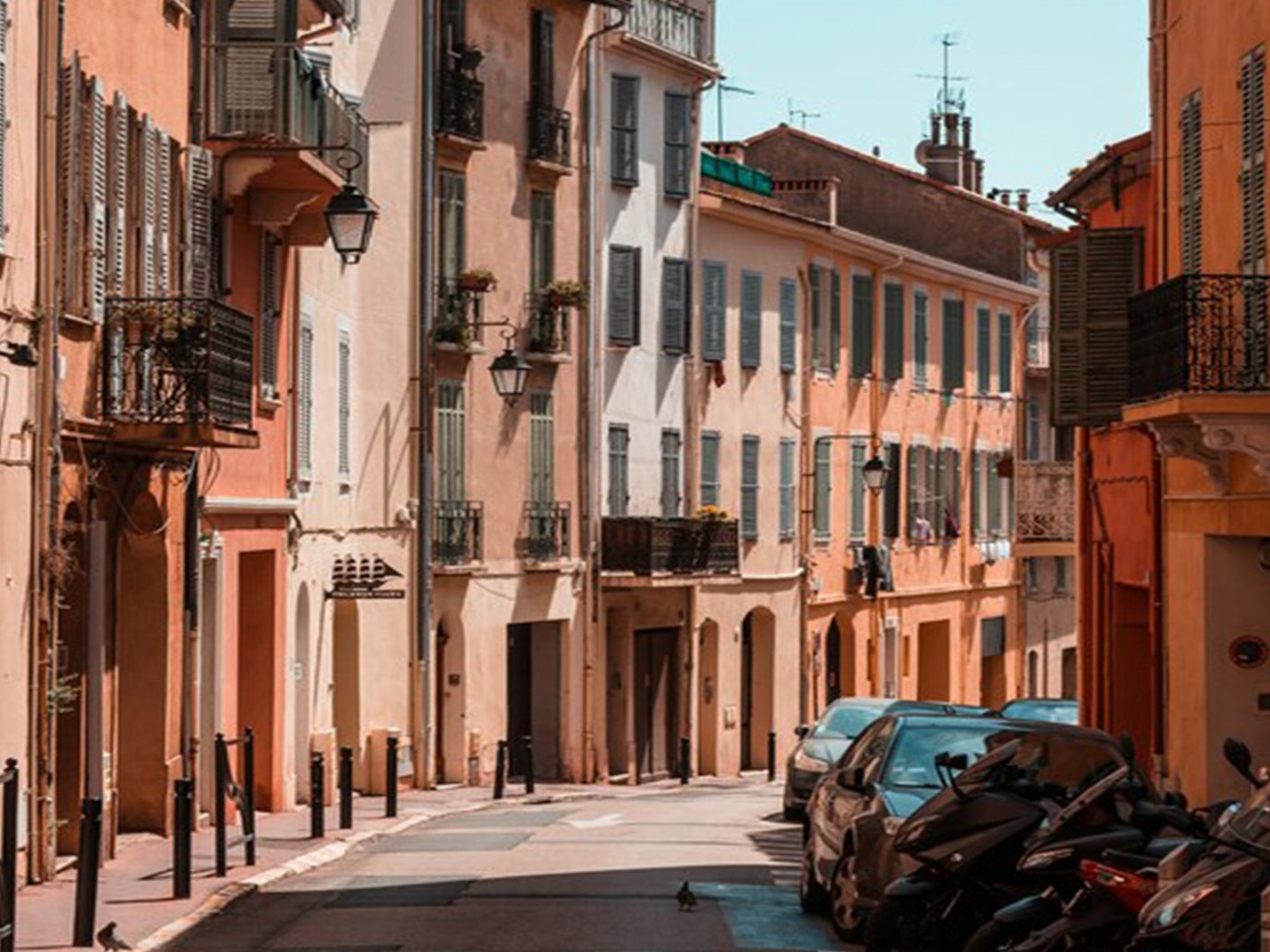 ألوان واجهة منزلك مُستلهمة من مدينة كانّ الفرنسيّة | مجلة سيدتي