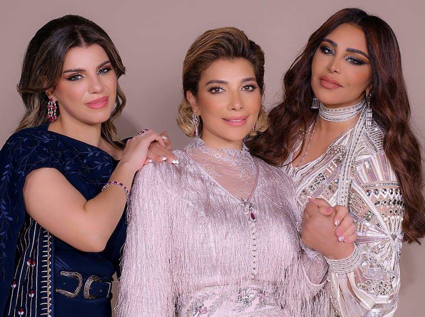 أصالة تعتذر من أحلام نيابة عن جمهورها فما القصة ؟ مجلة سيدتي