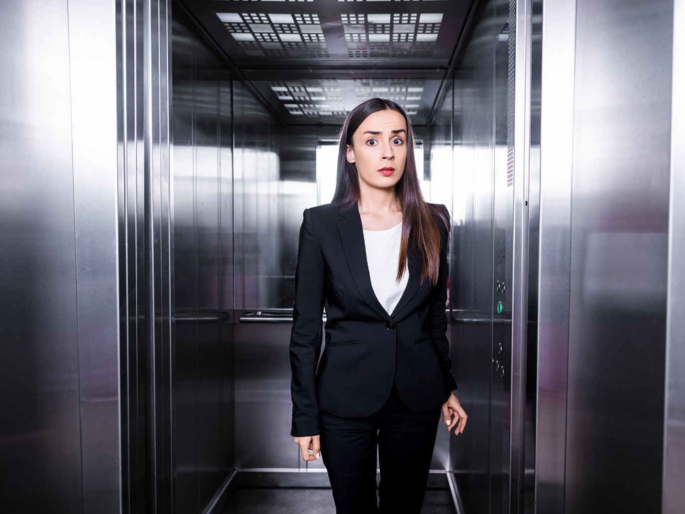 تفسير حلم تعطل المصعد والنجاة منه | مجلة سيدتي