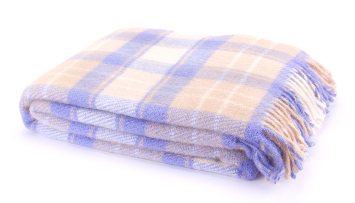 طرق مفضلة في تنظيف البطانيات وإزالة البقع الصعبة عنها | مجلة سيدتي