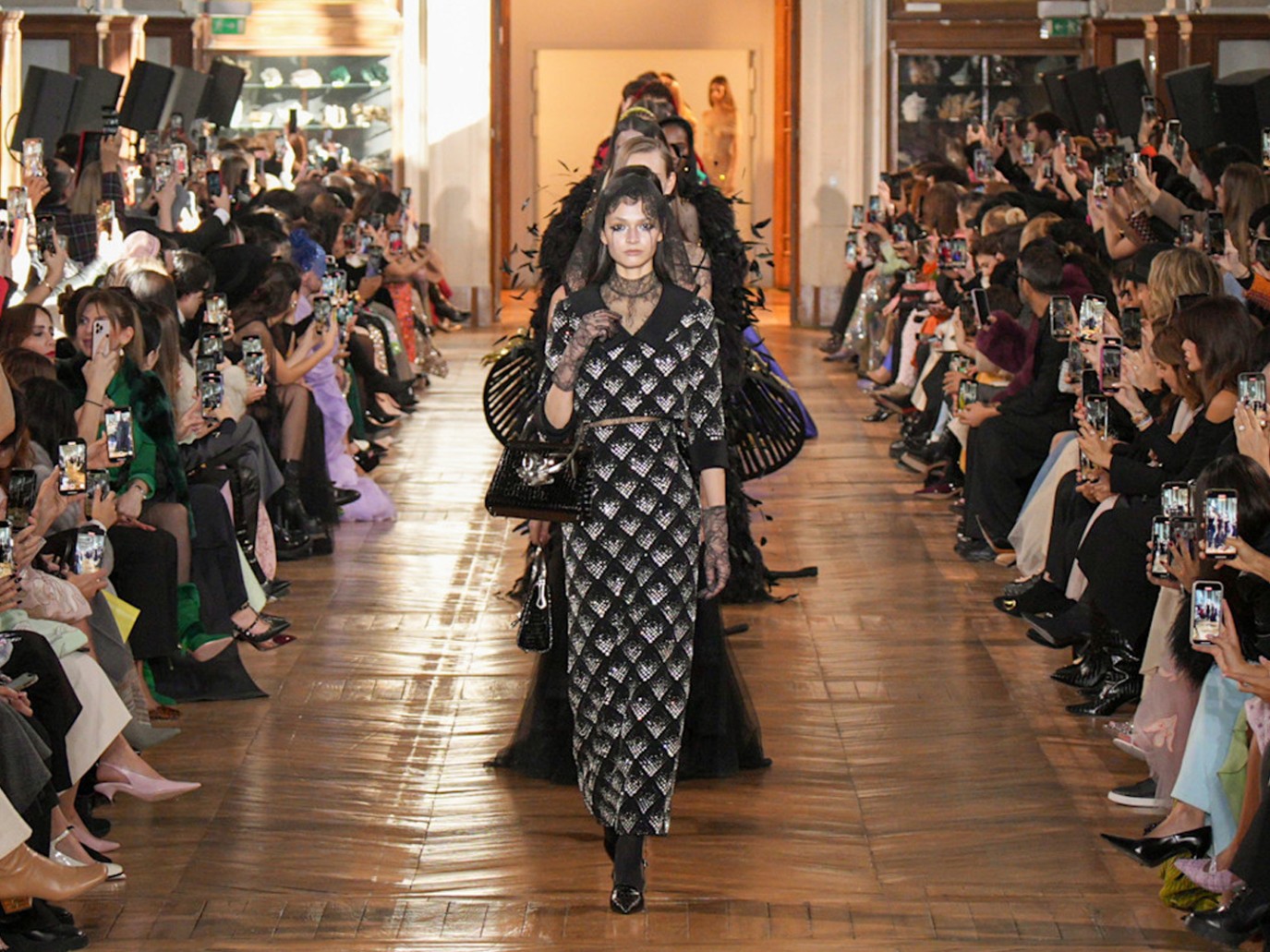 أسبوع الهوت كوتور في باريس... عروض منتظرة وسط غياب أسماء كبيرة | مجلة سيدتي