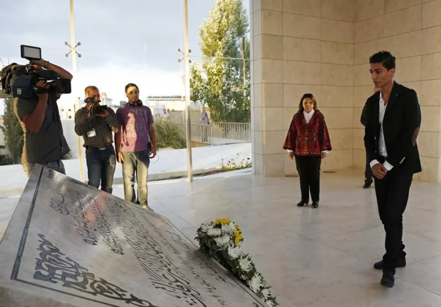 الفوضى والزحام يوقفان أولى حفلات عساف في فلسطين | مجلة سيدتي