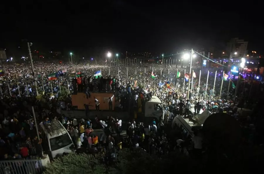 الفوضى والزحام يوقفان أولى حفلات عساف في فلسطين | مجلة سيدتي